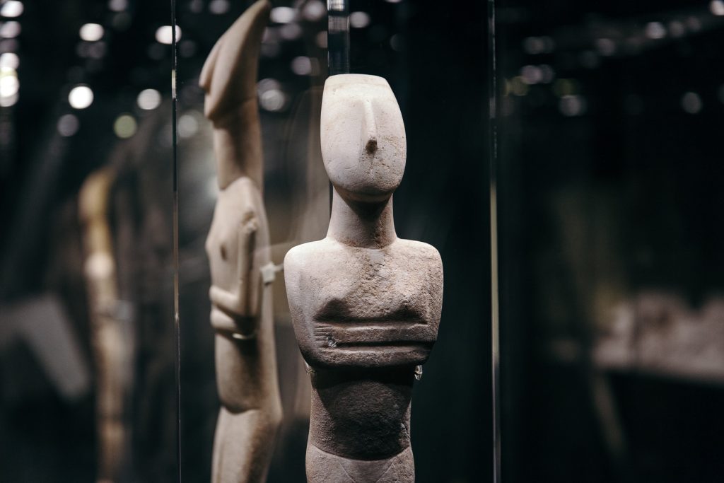 The function and meaning of the Cycladic figurines - Museum of Cycladic Art