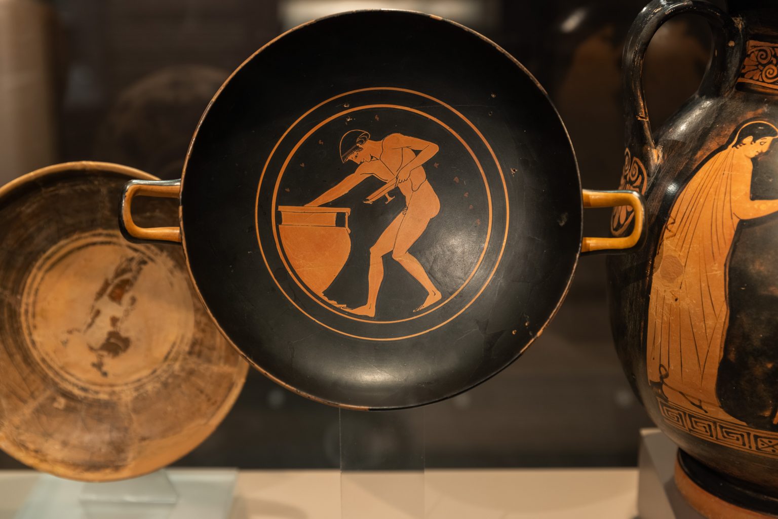 Pottery and vase - painting of the archaic period - Museum of Cycladic Art