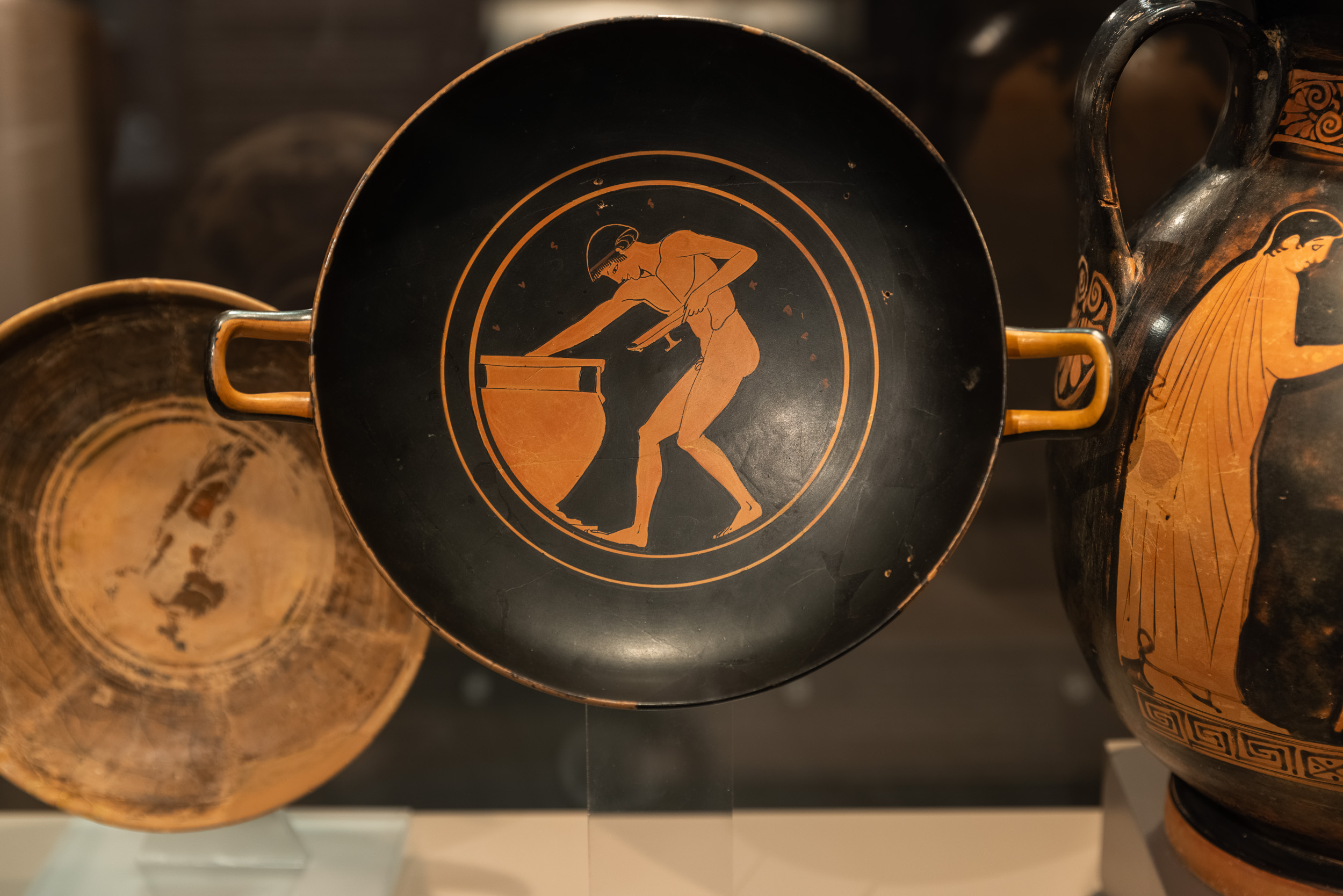 Pottery and vase - painting of the archaic period - Museum of Cycladic Art