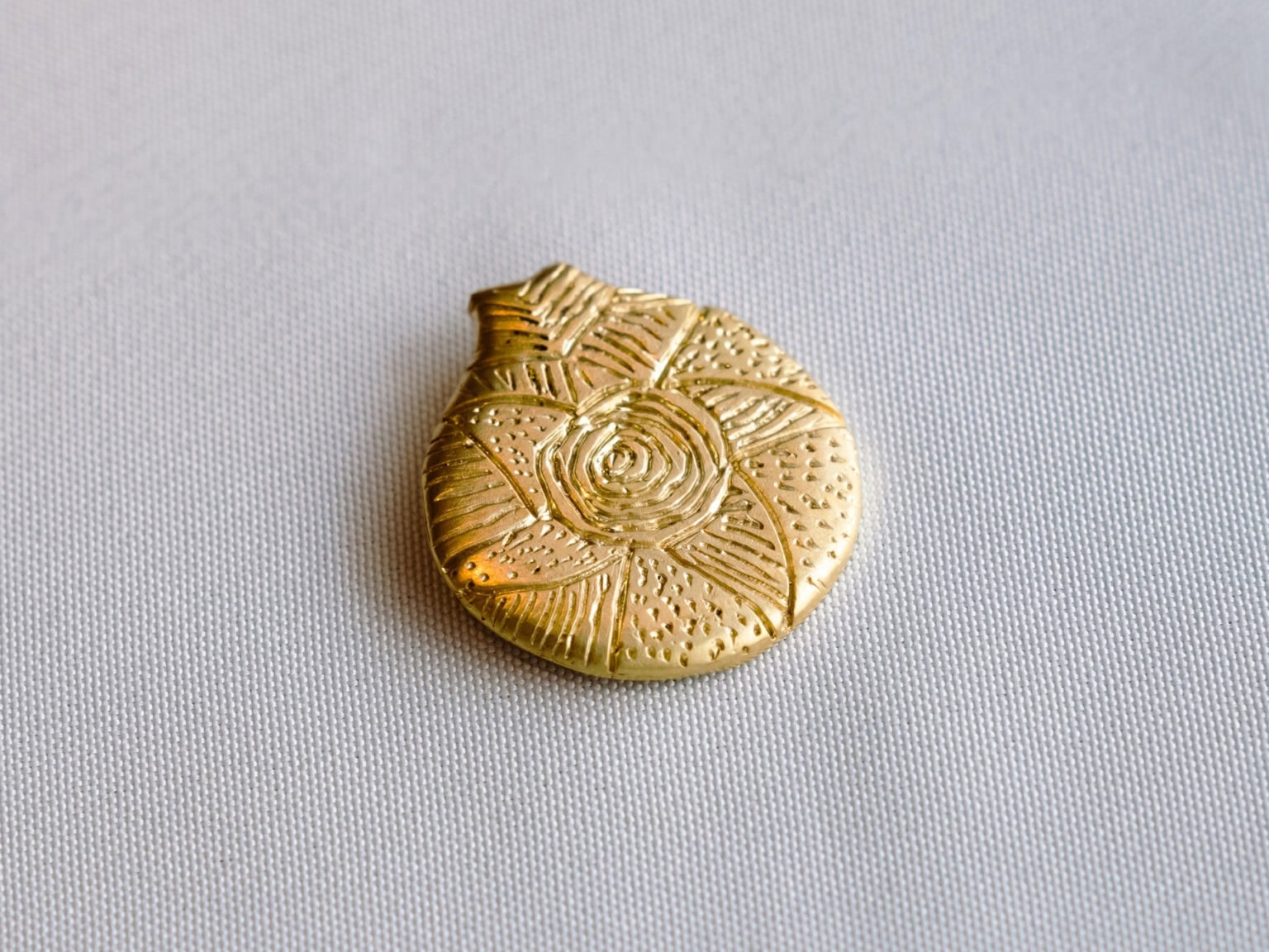 Brooch "Frying Pan" - Museum of Cycladic Art