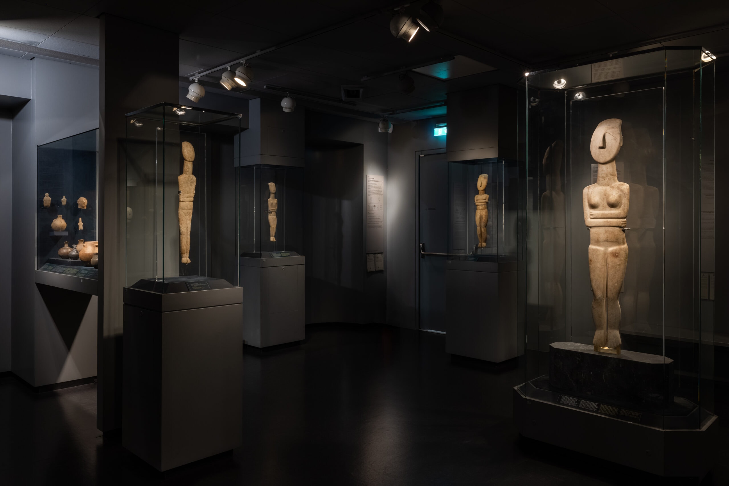 Explore the collections - Museum of Cycladic Art